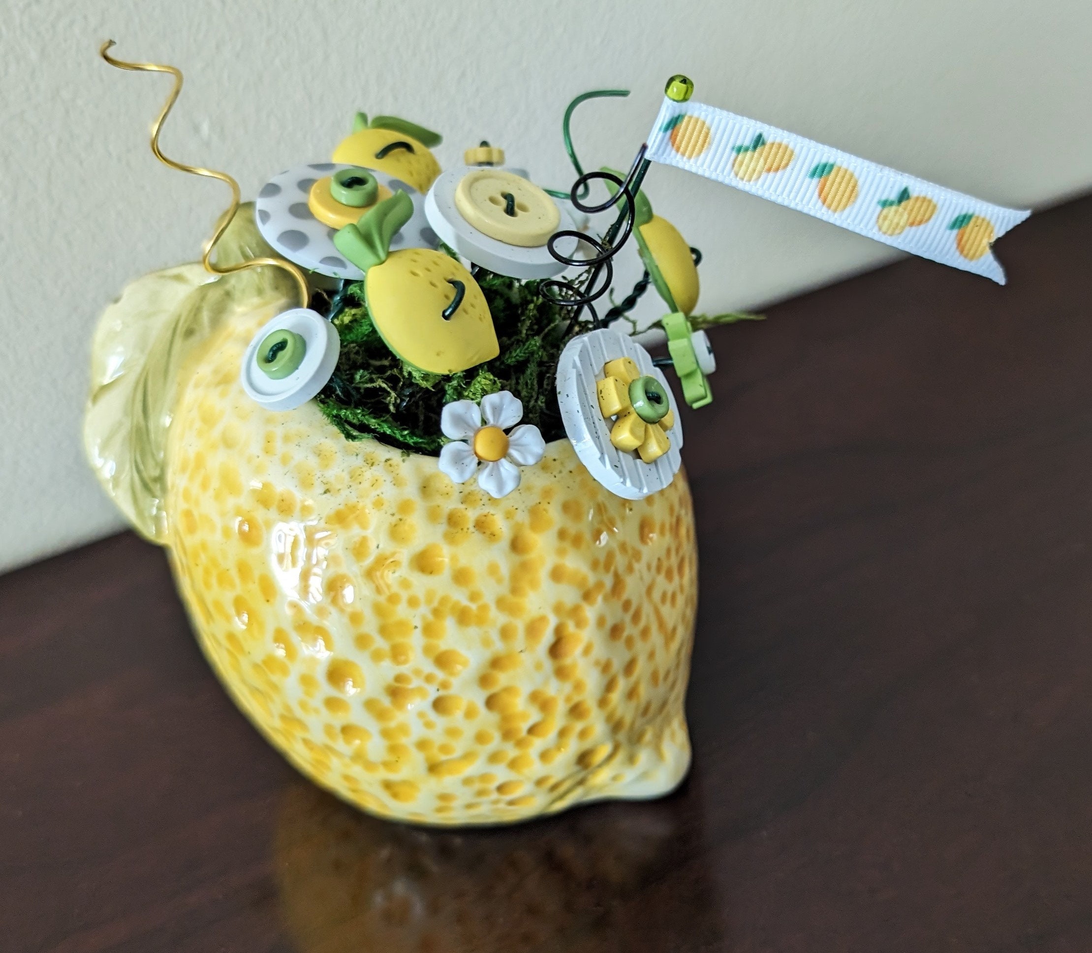Big Lemon Vase Button Bouquet With Lemon Buttons, White and Yellow ...