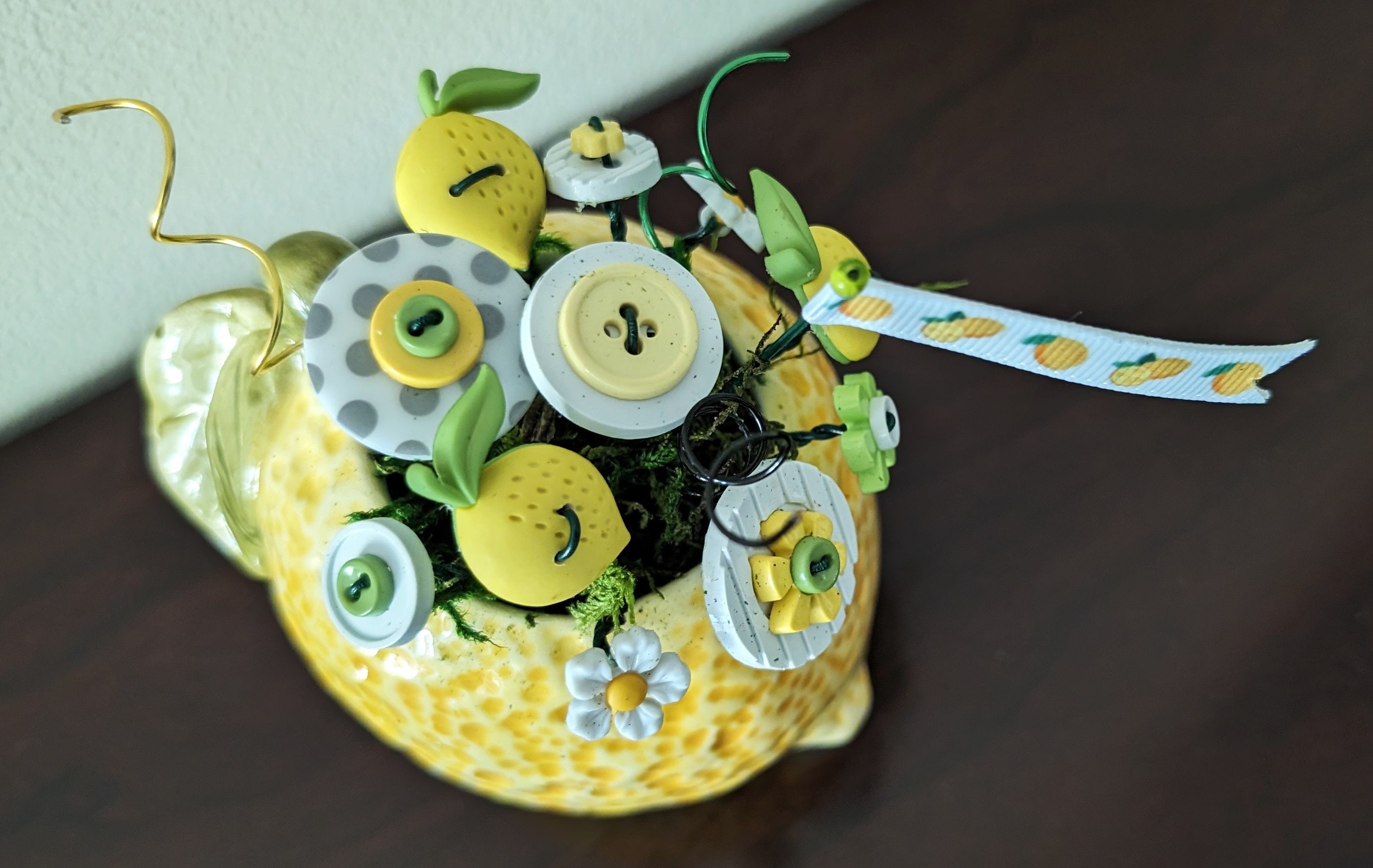 Big Lemon Vase Button Bouquet With Lemon Buttons, White and Yellow ...