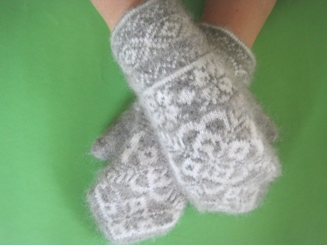 Norwegian Style Selbu Rose Pattern Mittens Knit and Felt of - Etsy