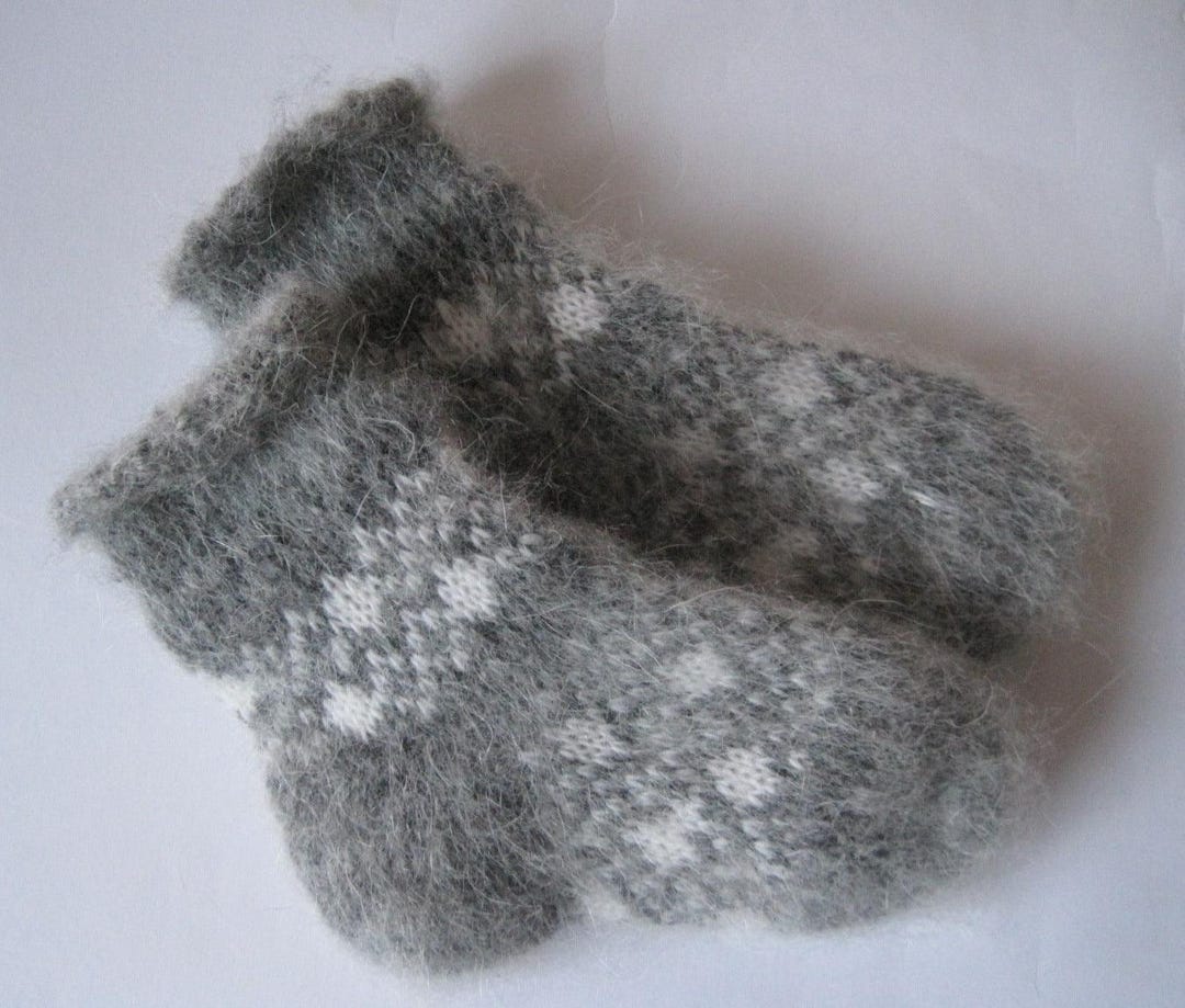 Friendly to Skin Knit and Felt Baby Socks of Natural Goat Down Yarn ...