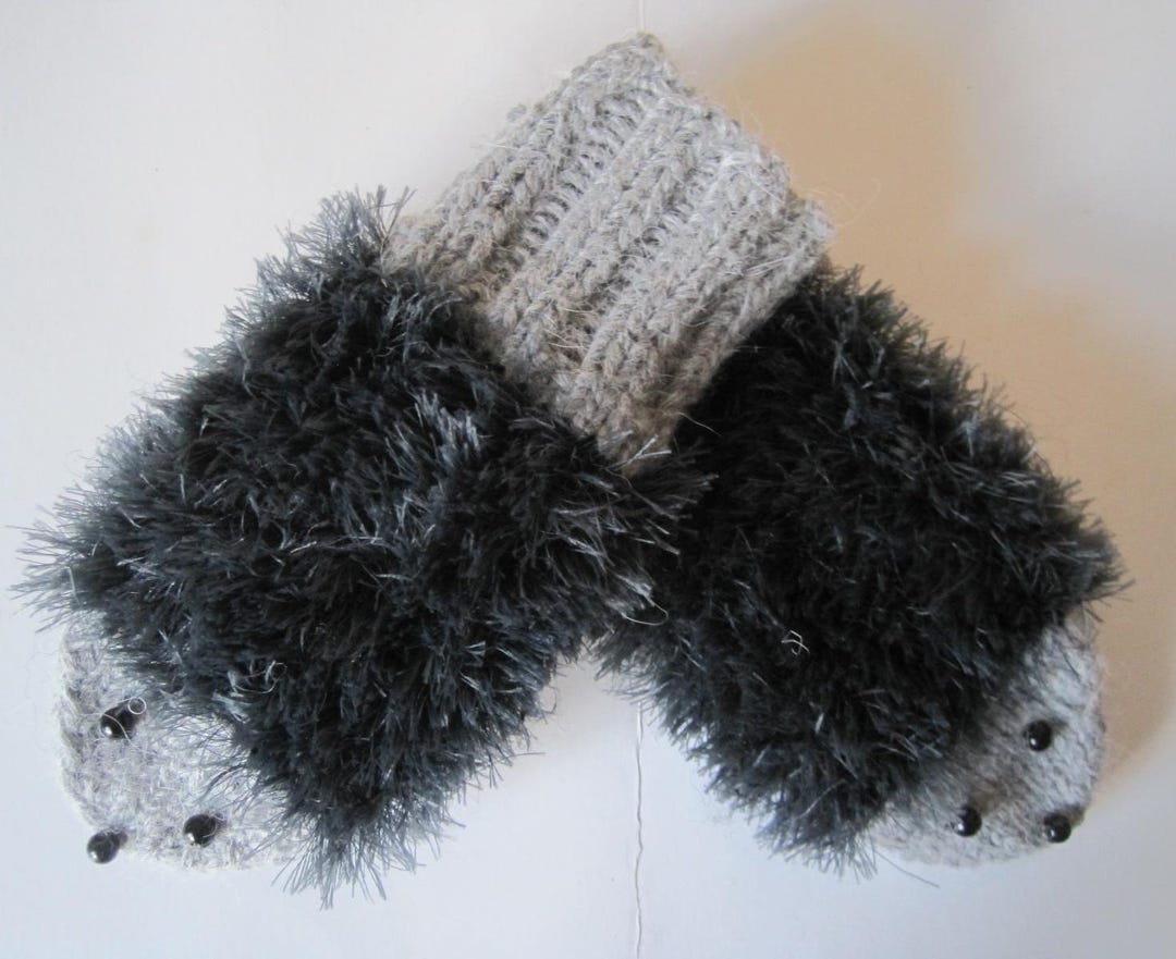 Beautiful Children's Mittens in the Shape of a Hedgehog, Warm and Soft ...