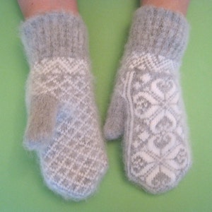 Selbu Norway Rose Pattern Knit and Felt of Natural Goat Down Yarn Women ...