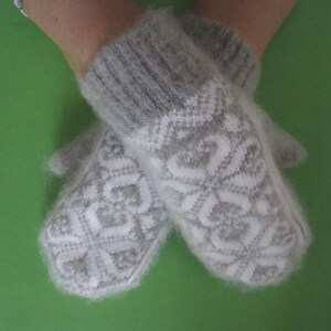 Selbu Norway Rose Pattern Knit and Felt of Natural Goat Down Yarn Women ...