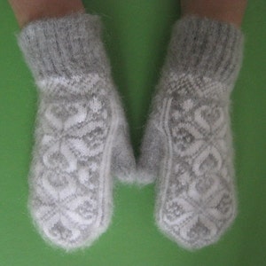 Selbu Norway Rose Pattern Knit and Felt of Natural Goat Down Yarn Women ...