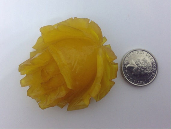 Bakelite Flower Brooch - Gem