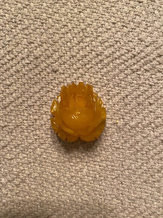 Bakelite Flower Brooch - Gem