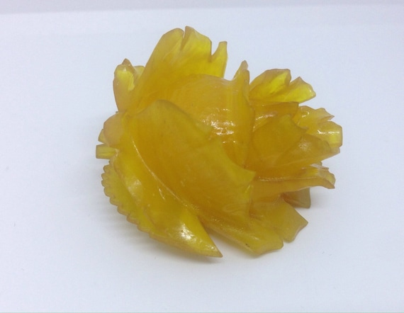 Bakelite Flower Brooch - Gem