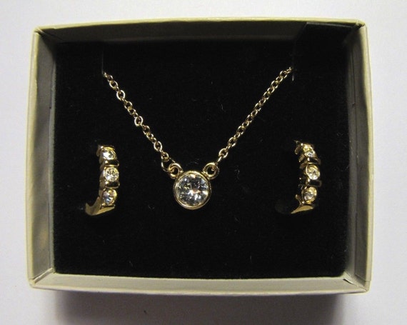 1989 Avon Anniversary Gift Set Necklace and Earrings … - Gem