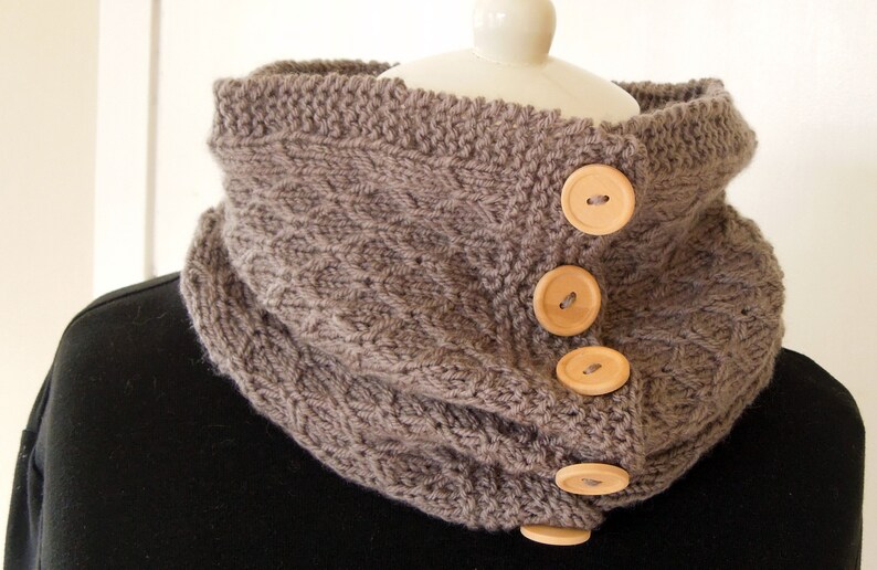 KNITTING PATTERN Cowl With Buttons | Etsy