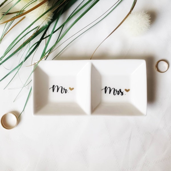 Mrs Ring Holder - Etsy