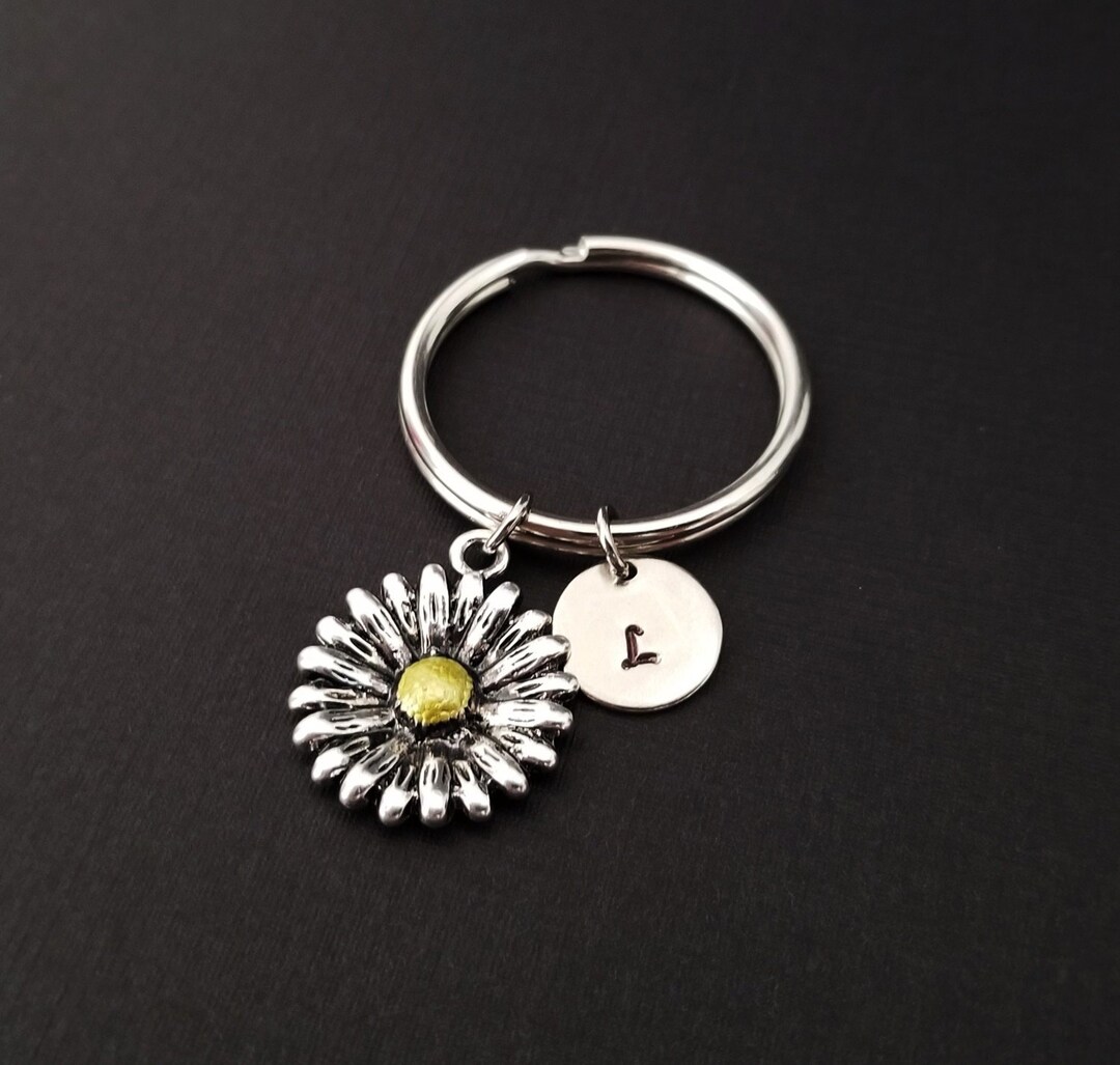 Daisy Keychain Custom Gift Flower Keychain Gift for Mom - Etsy