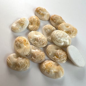 4 Vintage Miniature Cameos, Hand-painted - White - 15 X 10 Mm - E15.6.2 ...