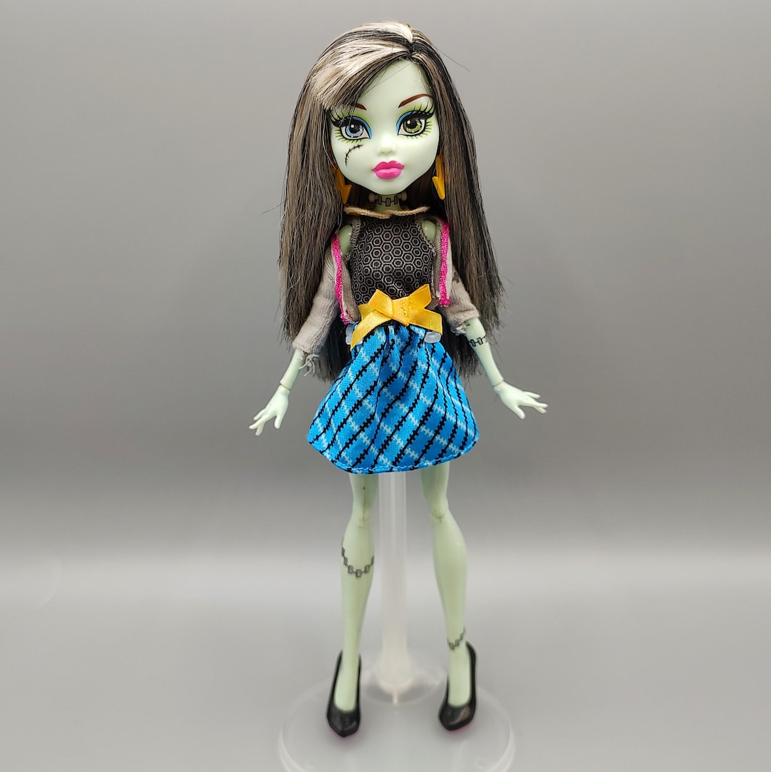 Vintage Monster High Doll / Retro Fashion Doll / Picnic Casket Frankie ...