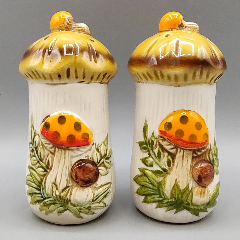 Vintage S and P Shakers - Etsy