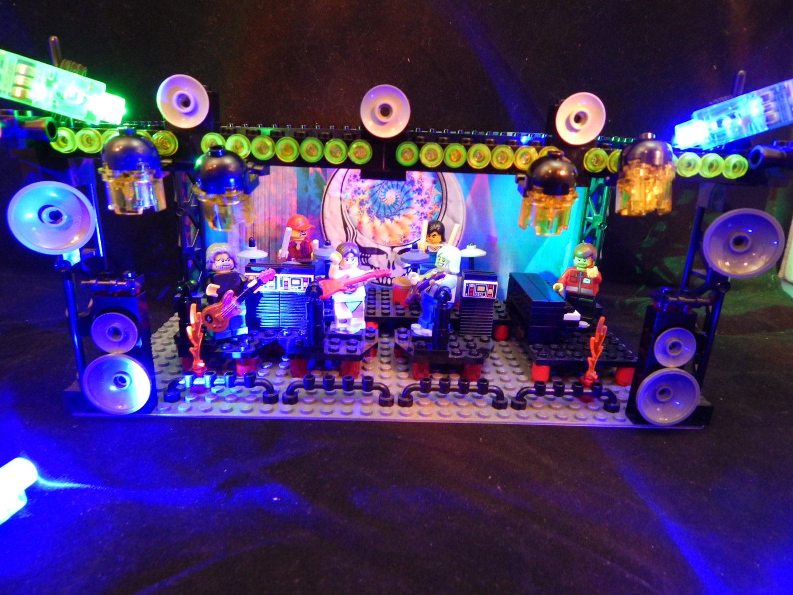 Grateful Dead Stage CUSTOM Made of Lego Bricks Jerry Garcia Phil Lesh ...