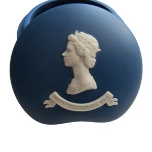 Wedgwood HM Queen Elizabeth II Bean Candy Box Royal Blue Jasperware First Quality Excellent - Etsy