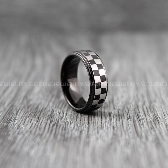 Checkered flag wedding bands | Beachweddingtips.com
