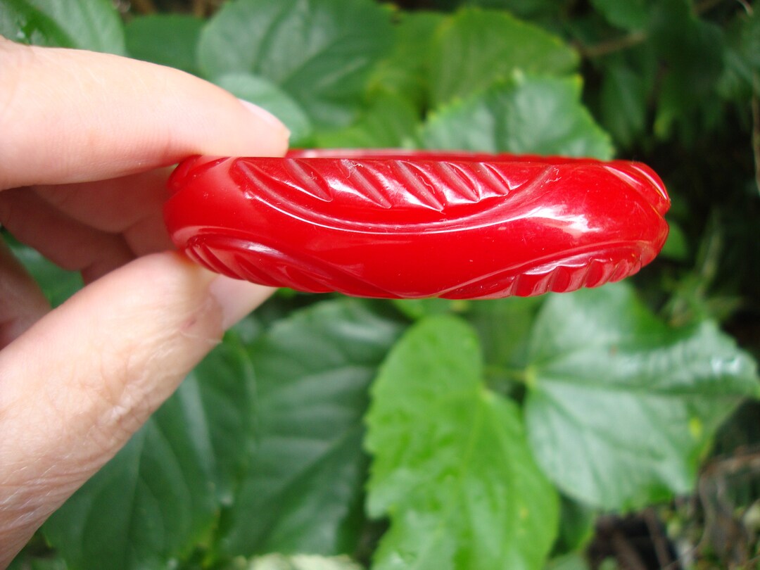 Vintage 5/8 Cherry Red Bakelite Bracelet Beautiful Contoured & Slash ...