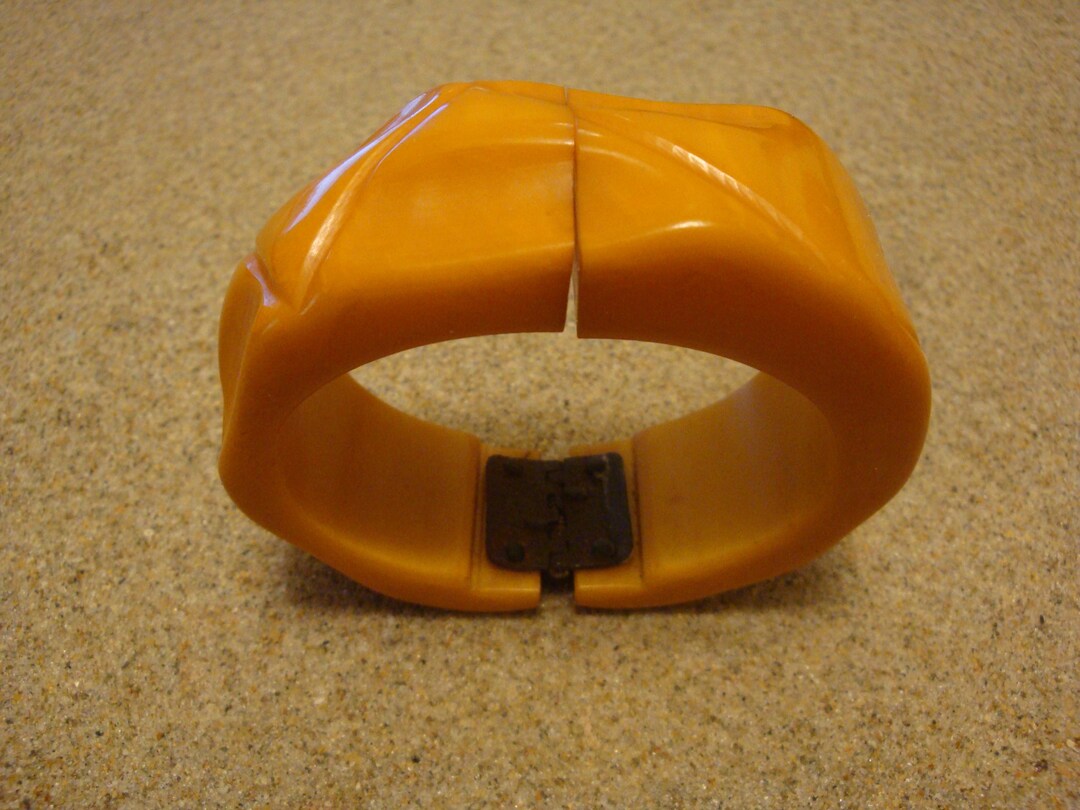 Vintage 1 1/4" Bakelite Clamper Bracelet! Yellow W/ Abstract Geometric ...