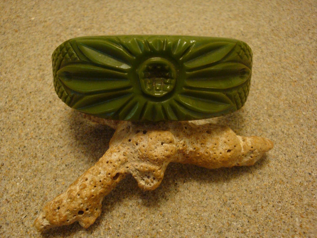 Vintage Green Bakelite Stretch Bracelet: Carved Flower Design - Etsy