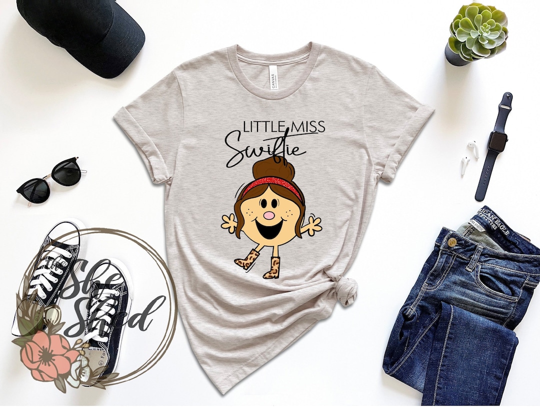 Camiseta unisex Little Miss Swiftie, Taylor Swift ERA's Tour - Etsy España