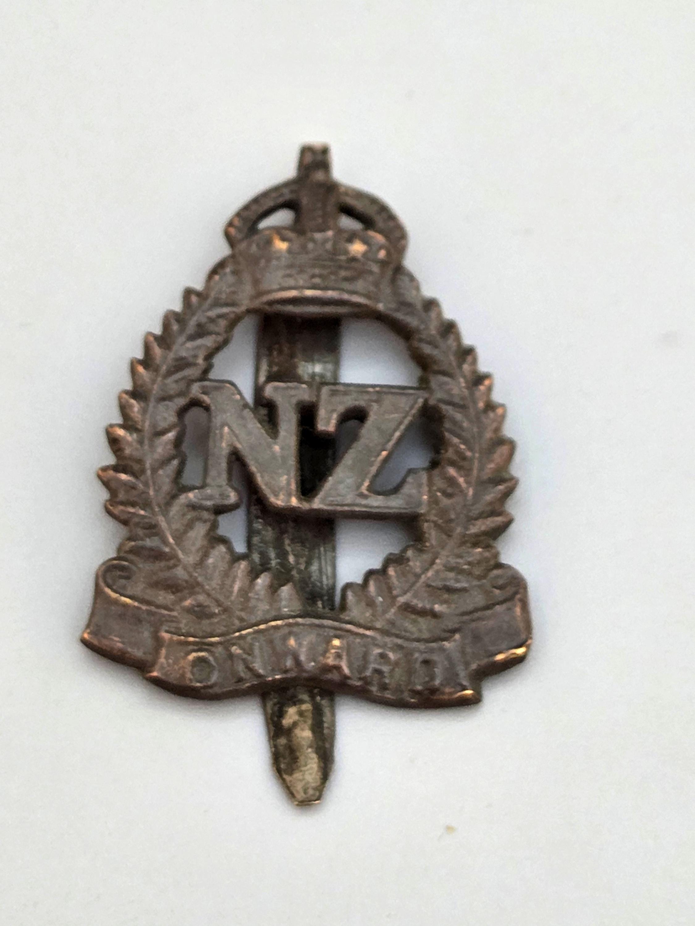 WWII New Zealand Expeditionary Force (NZEF) Cap Badge, Original "onward ...