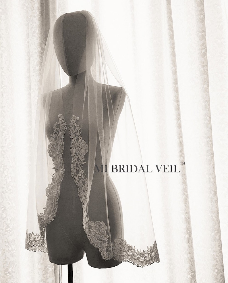 Lace Wedding Veil, Vintage Rose Lace Veil, Bridal Veil Lace at Chest ...