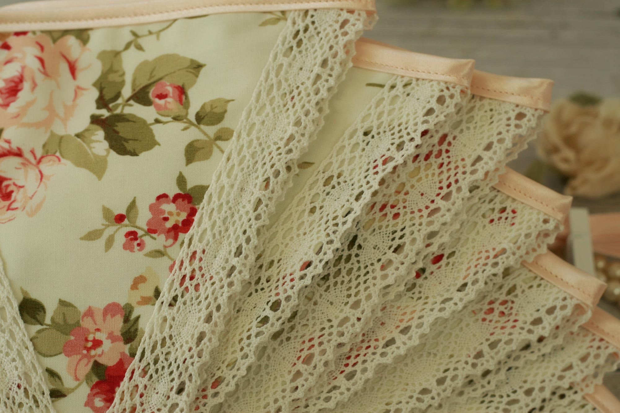 Vintage Floral Decoration, Shabby Chic Home Decoration, Vintage Chic ...