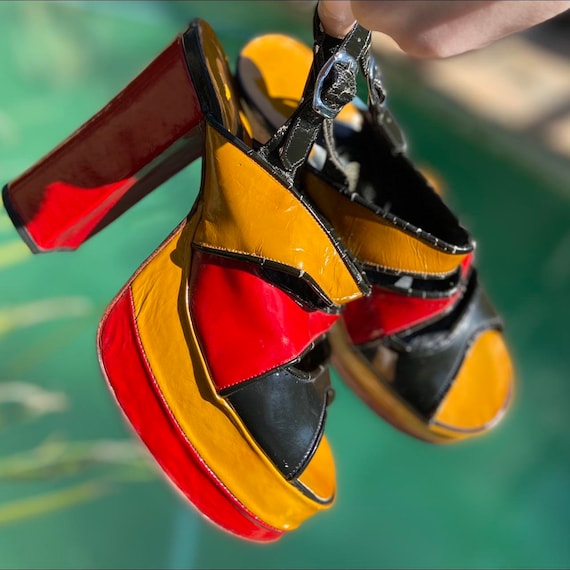 Vintage 70s patent leather disco platforms - Gem