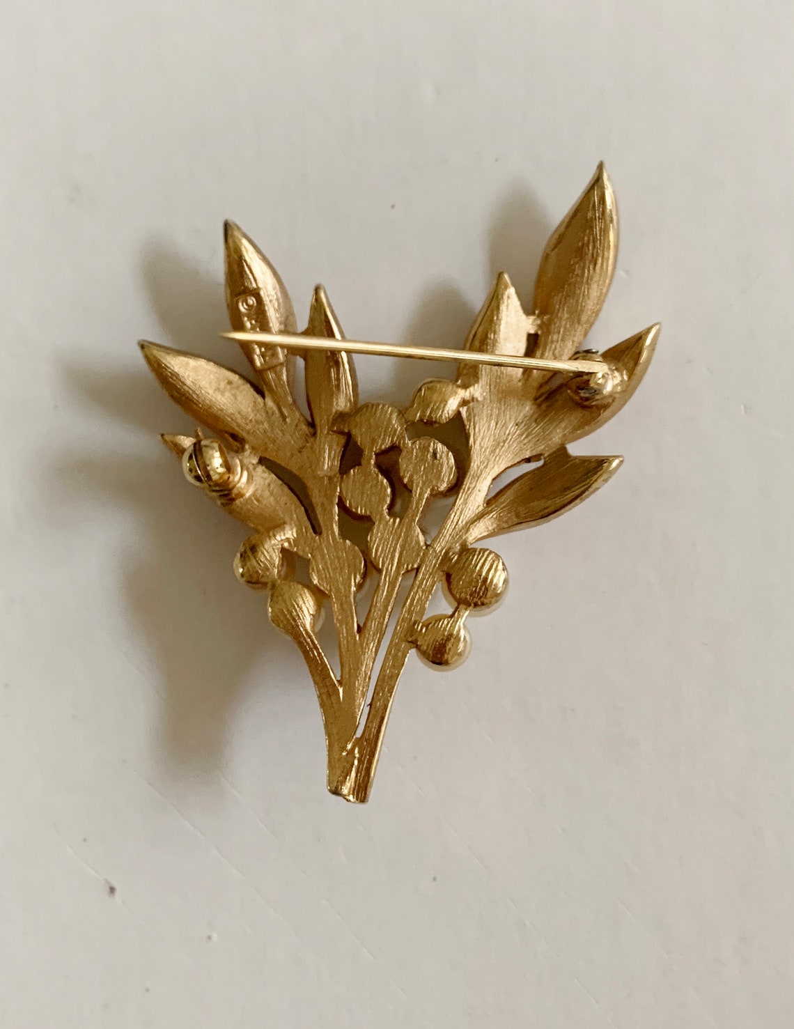 Vintage Trifari Gold Tone Leaf Pearl Brooch - Etsy