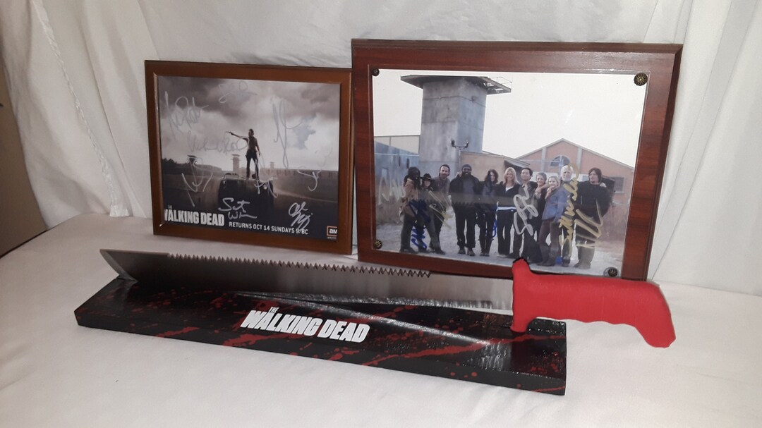 The Walking Dead Rick Grimes' "red Handle" Machete ( Prop) and Display ...