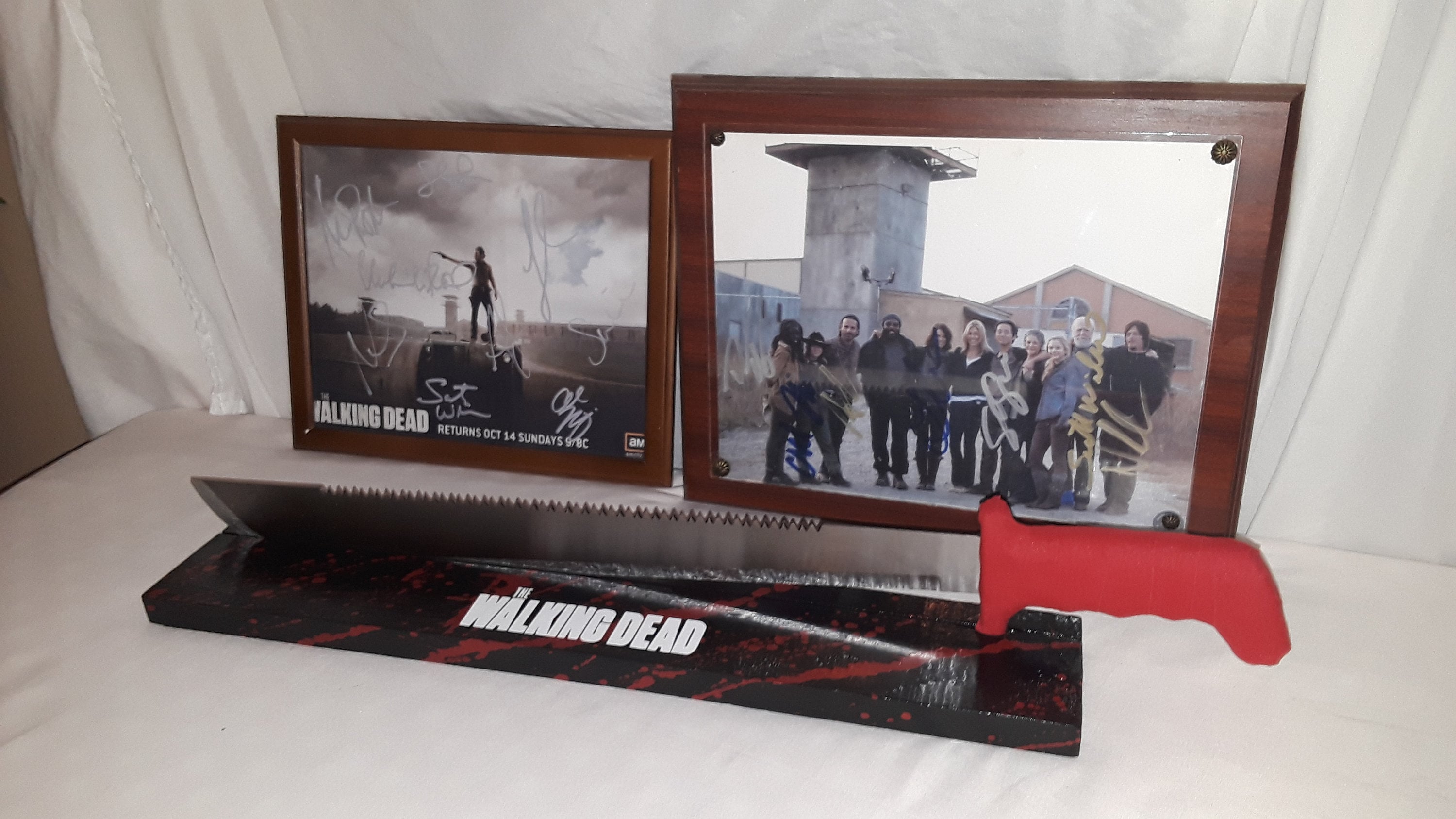 The Walking Dead Rick Grimes' "red Handle" Machete ( Prop) and Display ...