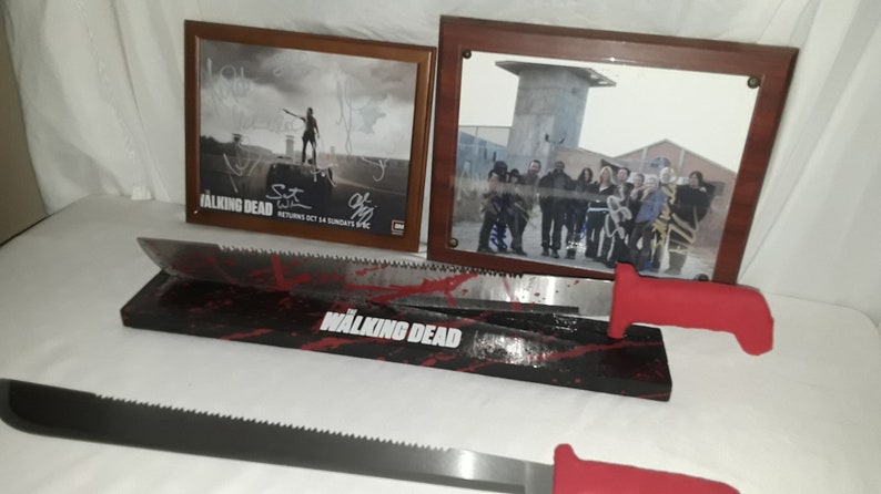 The Walking Dead Rick Grimes' "red Handle" Machete ( Prop) and Display ...
