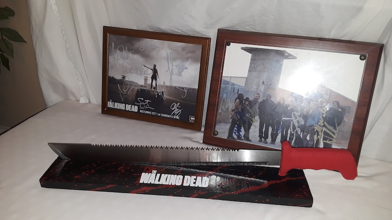 The Walking Dead Rick Grimes' "red Handle" Machete ( Prop) and Display ...