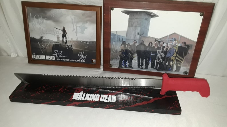 The Walking Dead Rick Grimes' "red Handle" Machete ( Prop) and Display ...