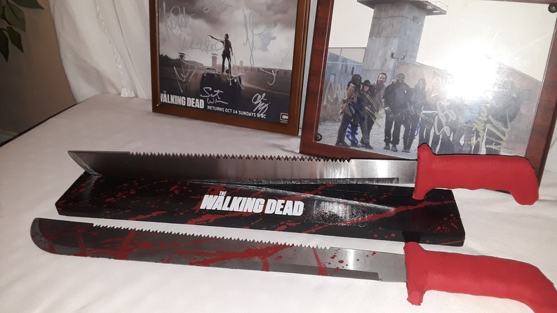The Walking Dead Rick Grimes' "red Handle" Machete ( Prop) and Display ...