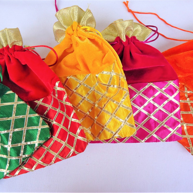 Small Gift Bags - 60+ Gift Ideas for 2025