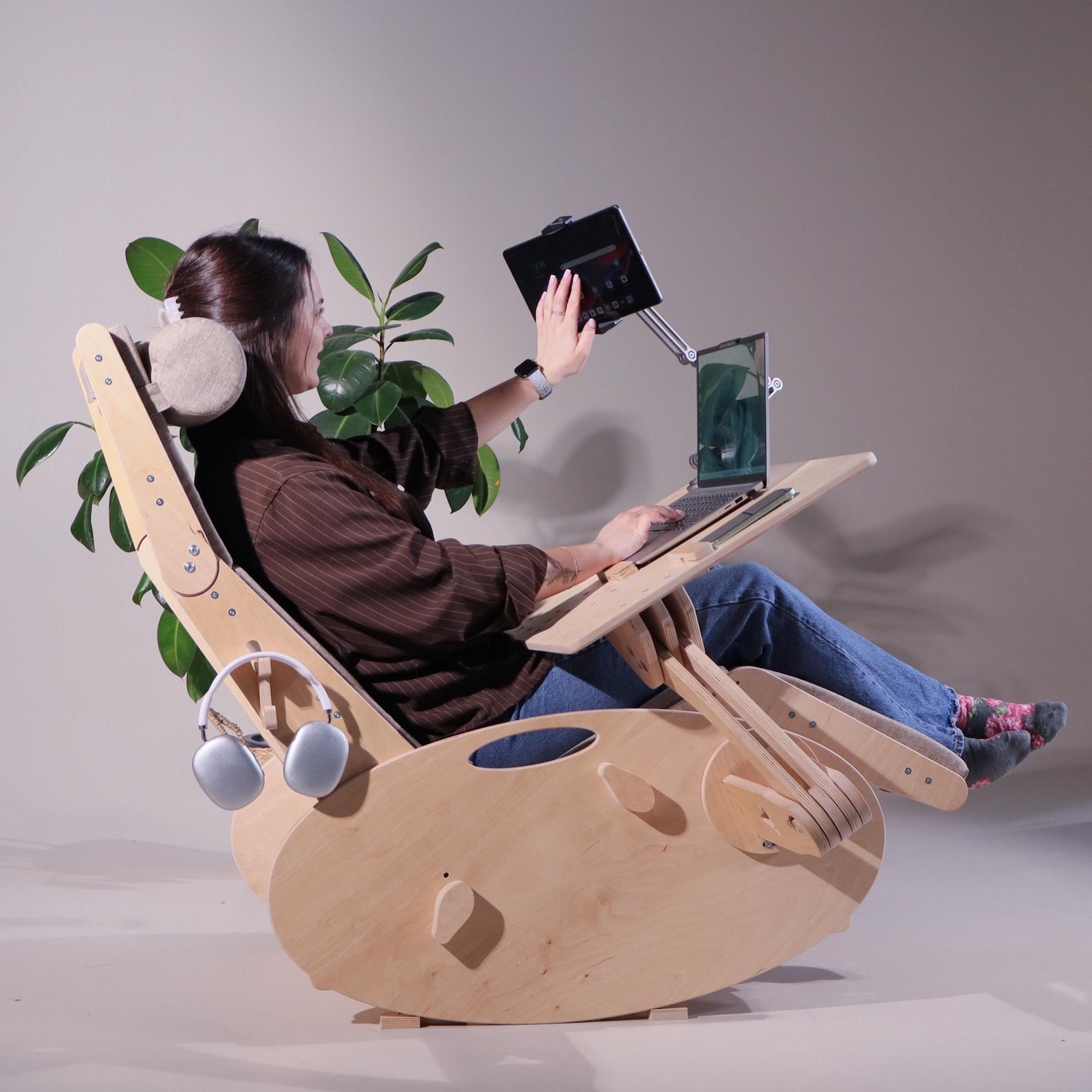 Adjustable Plywood Lounge Chair With Laptop Stand: Ergonomic ...