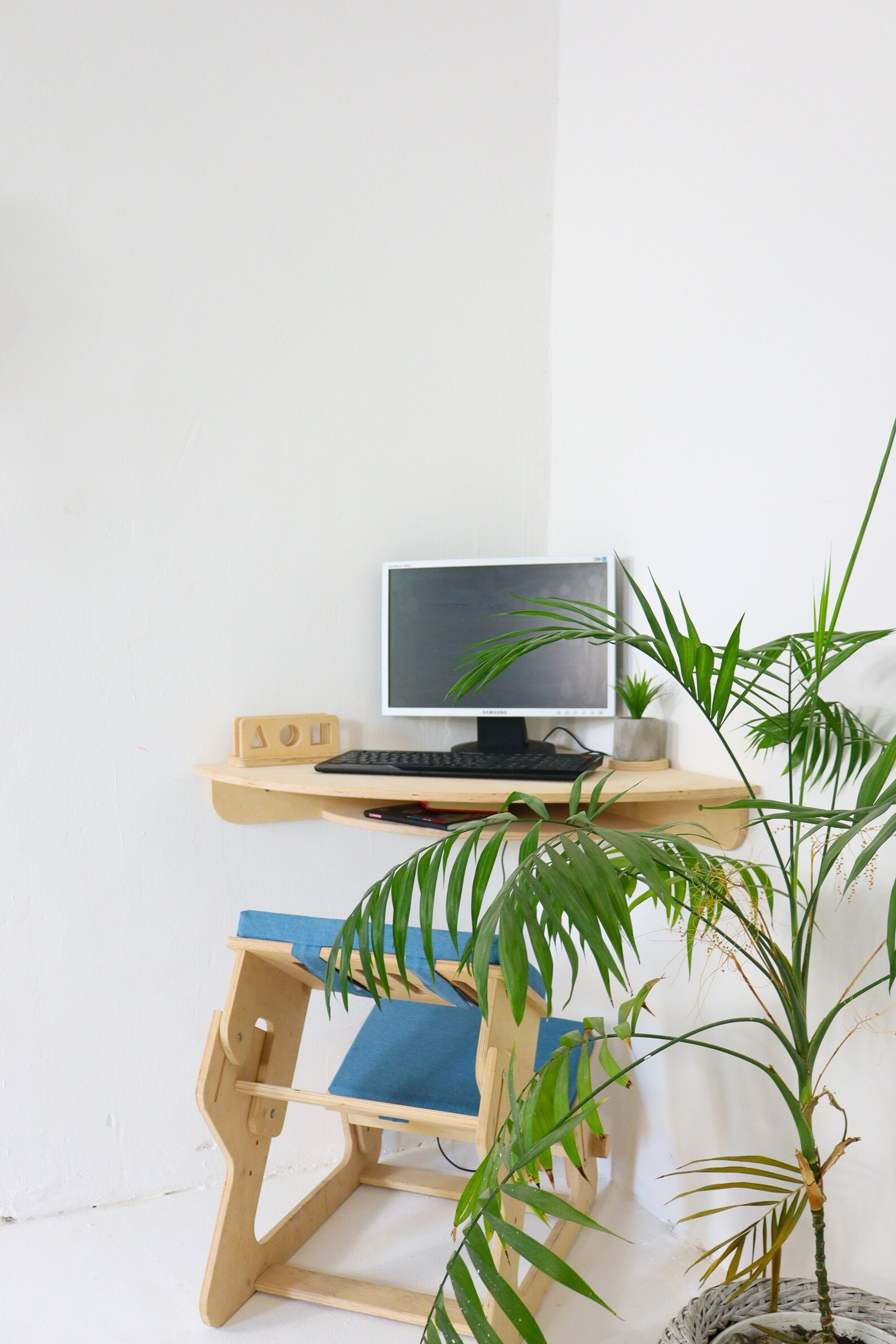 Plywood Furniture Computer Desk Wall Mount Corner Desk Floating Table ...