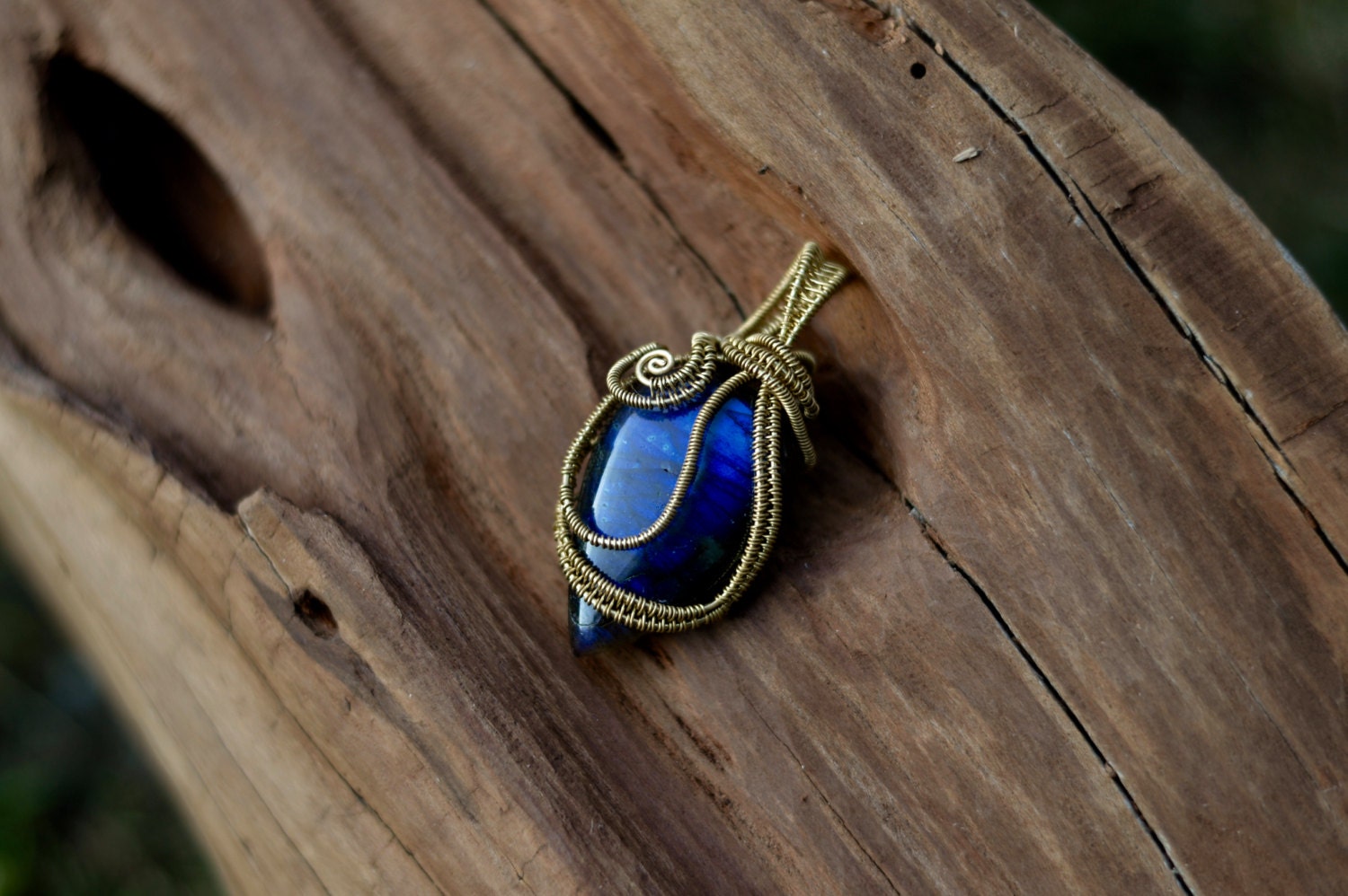 Glowing Blue Labradorite Pendant, Labradorite in Brass Weaving, Dark ...