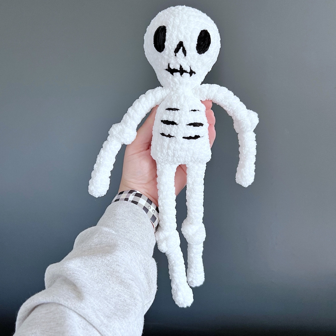 Knotty Skelly OG // Crochet Skeleton Halloween Decoration, Crochet ...