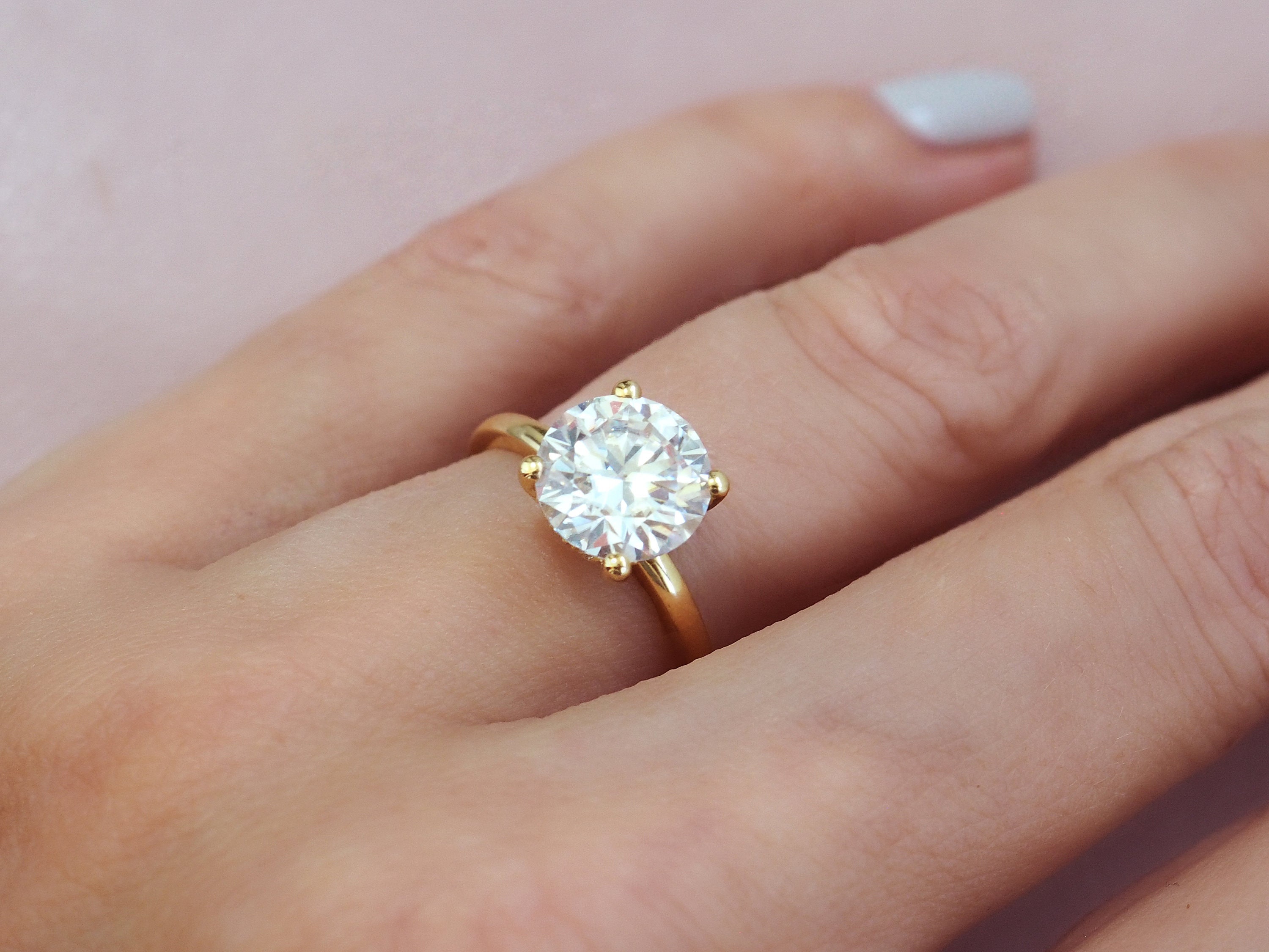 2.6 carat round diamond store