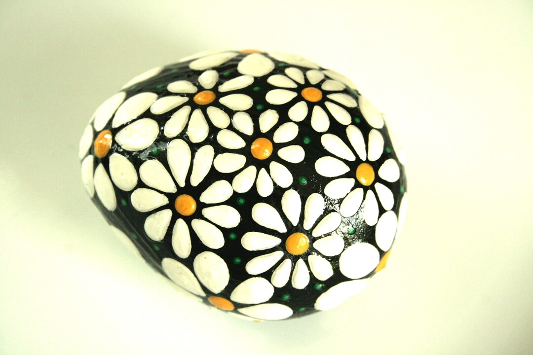 Daisies Dot Painting Rock, Daisy Design Floral Décor Hand Painted Gift ...