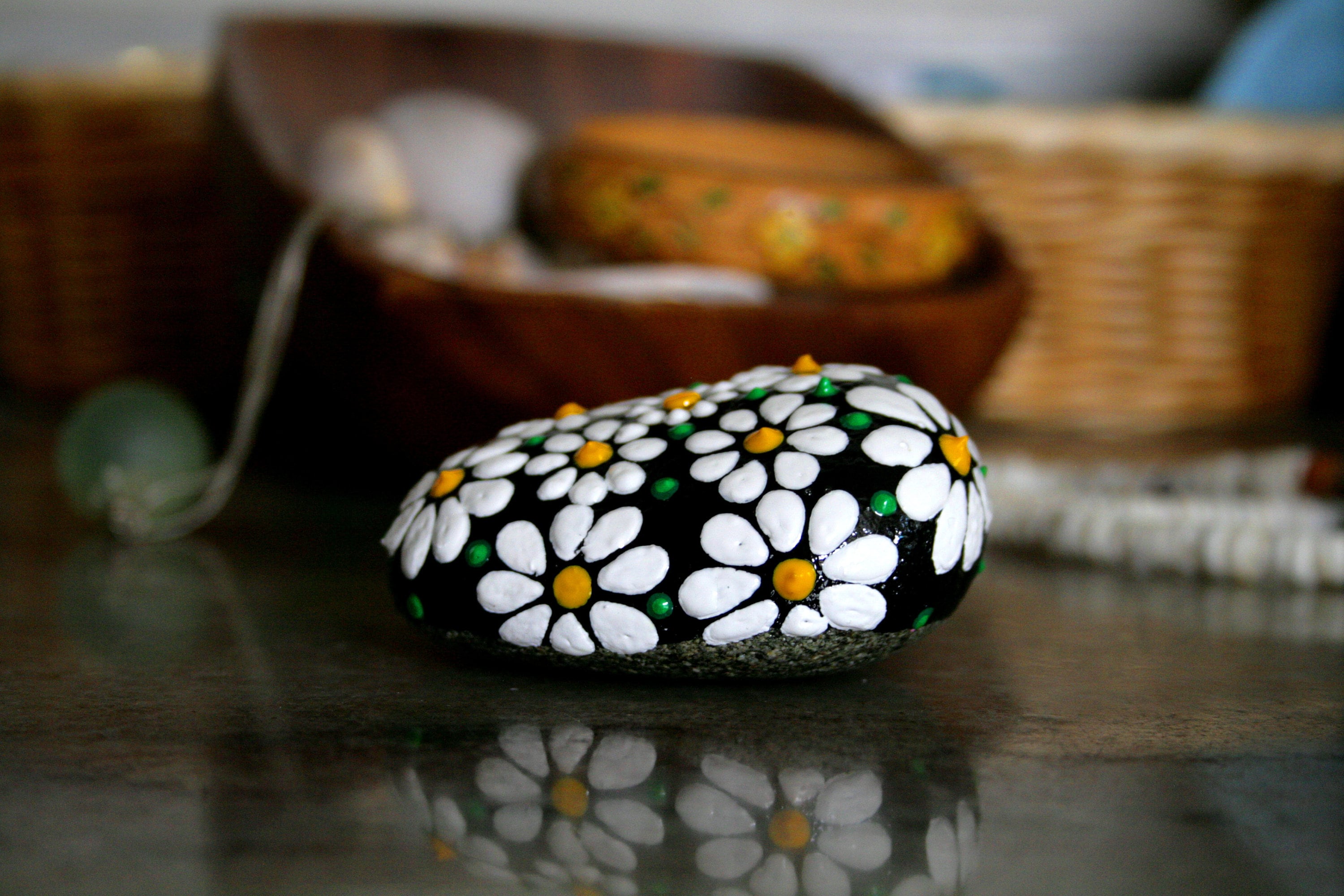 Daisies Dot Painting Rock, Daisy Design Floral Décor Hand Painted Gift ...