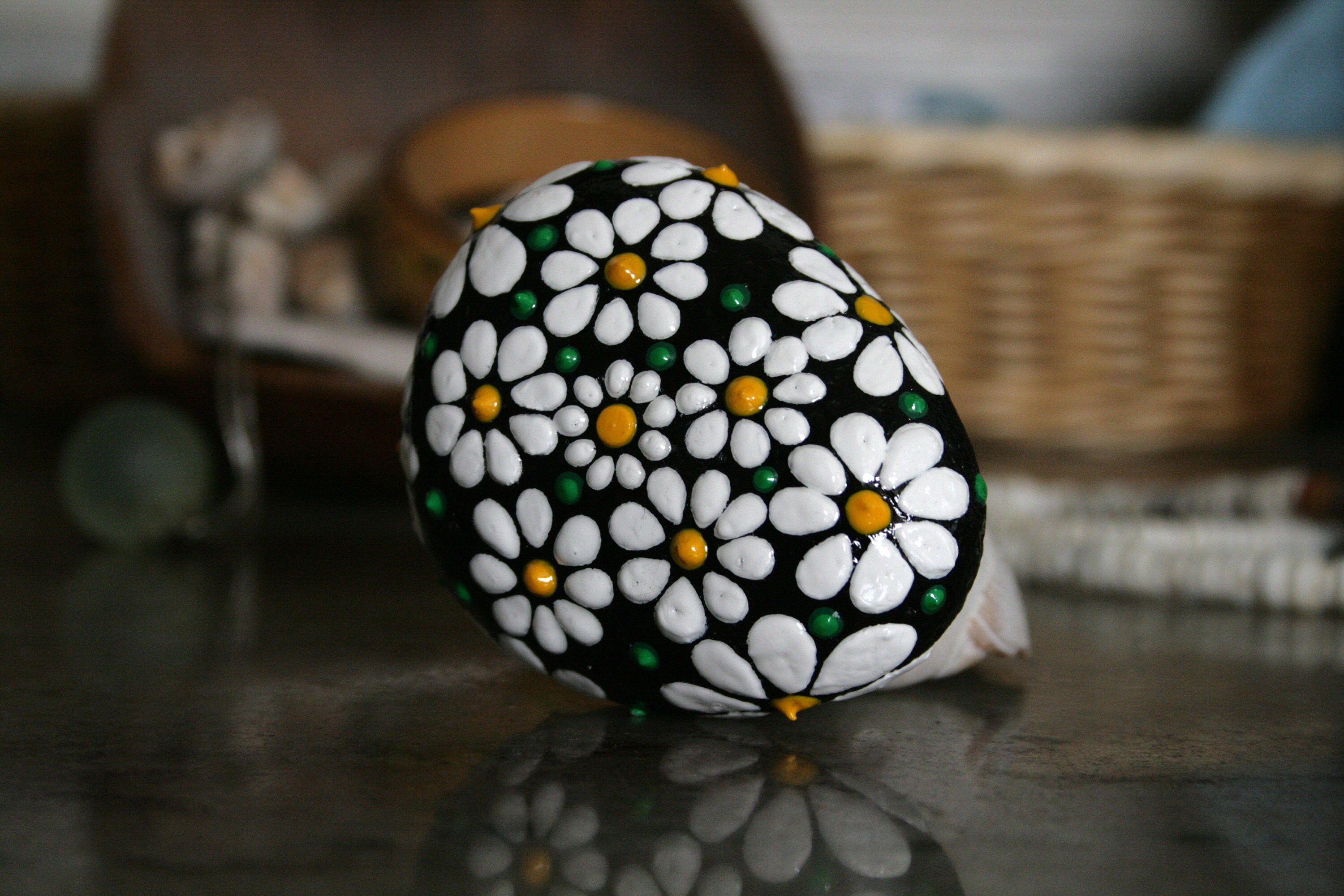 Daisies Dot Painting Rock, Daisy Design Floral Décor Hand Painted Gift ...