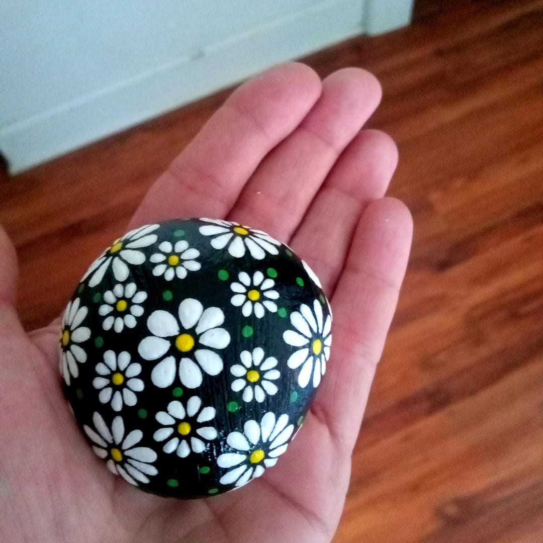 Daisies Dot Painting Rock, Daisy Design Floral Décor Hand Painted Gift ...