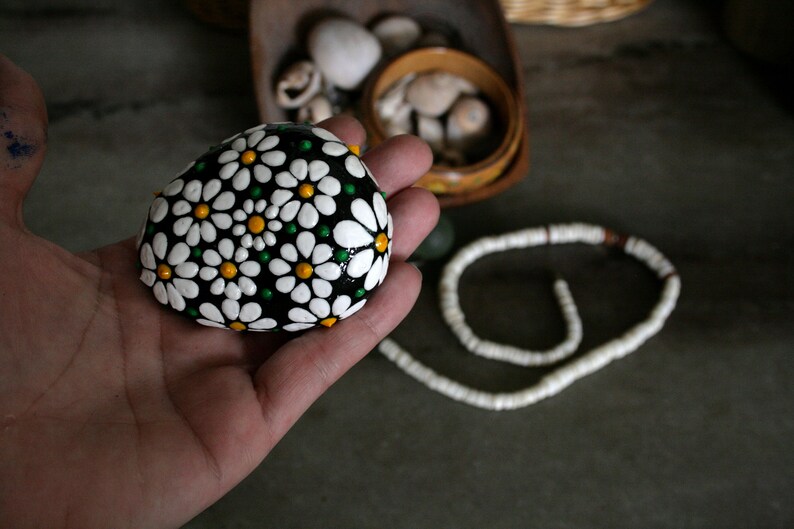 Daisies Dot Painting Rock Daisy Design Floral Décor Hand - Etsy