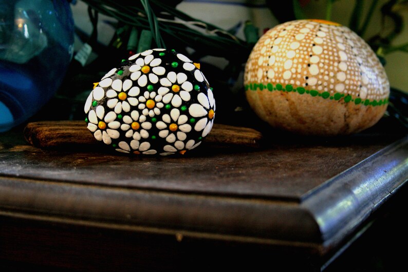 Daisies Dot Painting Rock Daisy Design Floral Décor Hand - Etsy