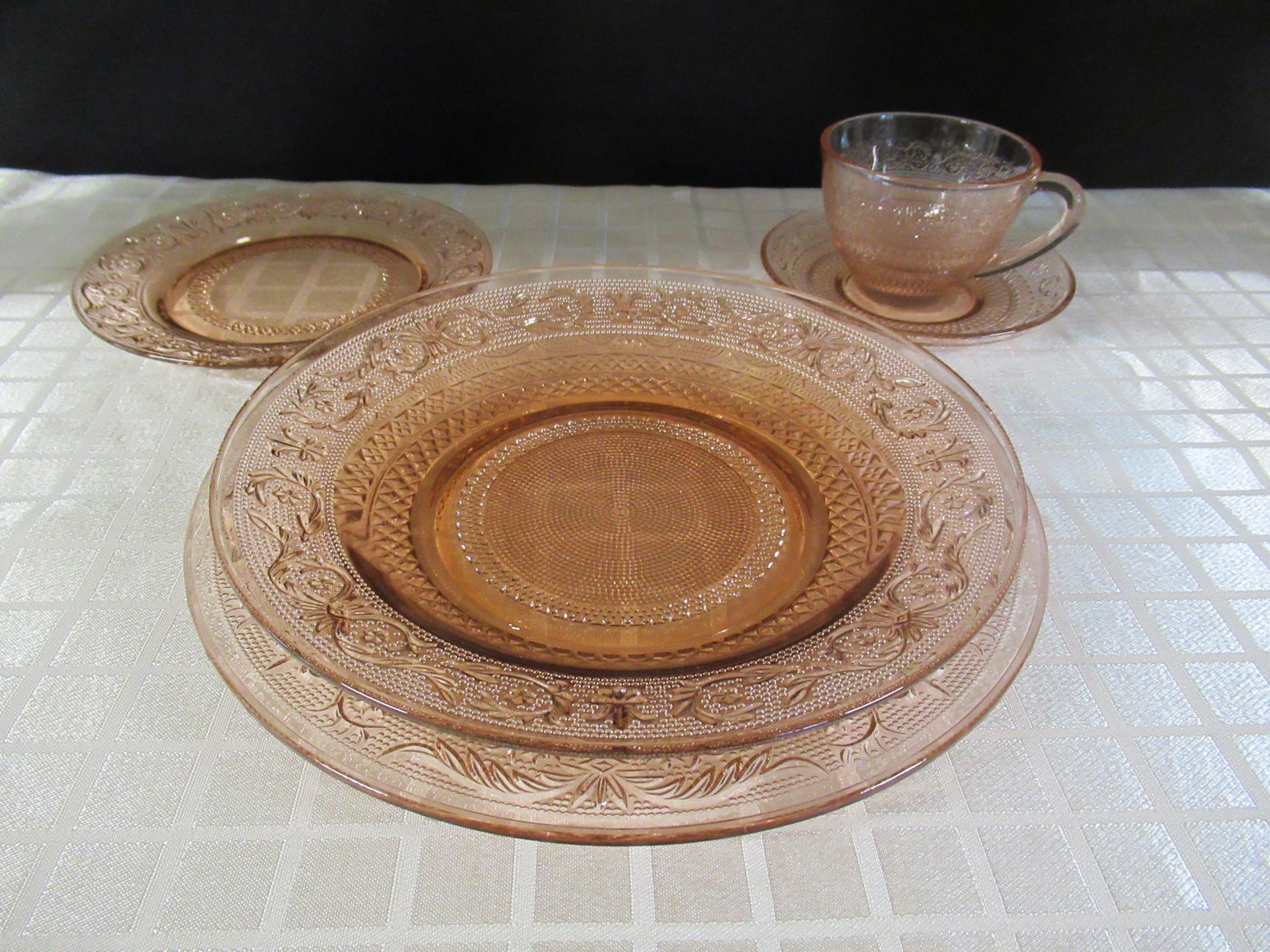 Kig Indonesia Dinnerware Set Treillis Pink Glass 20 Pieces - Etsy