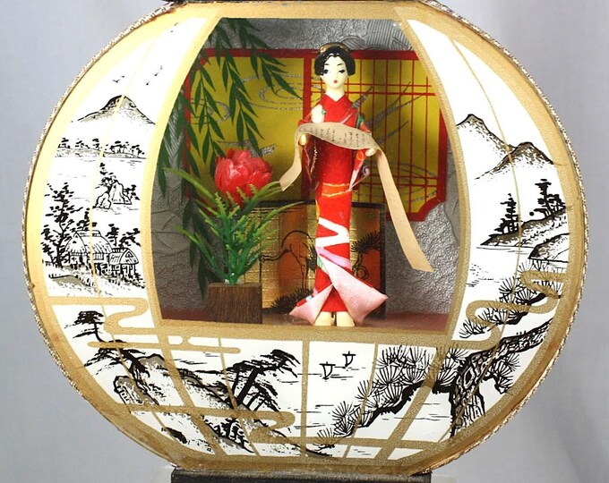 Vinage 1950's Japanese "geisha Girl Table Lamp" in Elaborate Glass Case ...